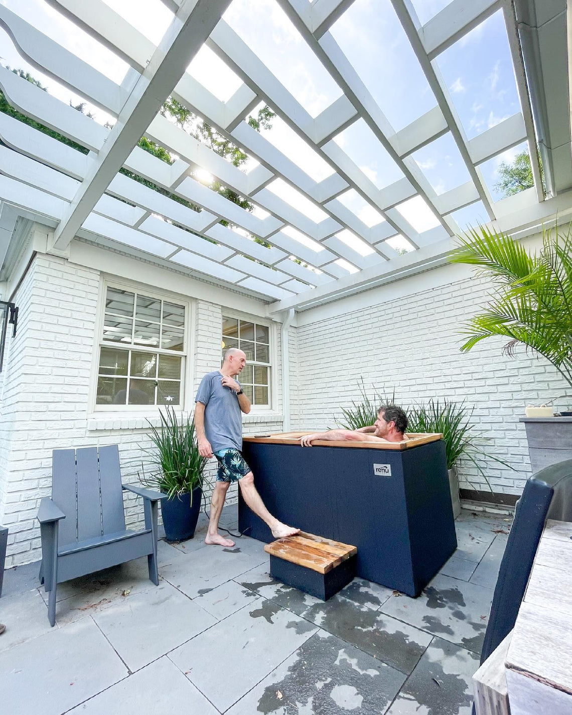 Cold Plunge for Muscle Spasms – How Ice Baths Speed Recovery – Renu Therapy